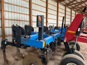 SOLD - DMI 2500 Stock No. F44038 Tillage with 7 Shanks | Tractor Zoom
