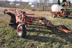 SOLD - Wil-Rich 2900 Lot No. 1015 Tillage with 10 Bottoms | Tractor Zoom