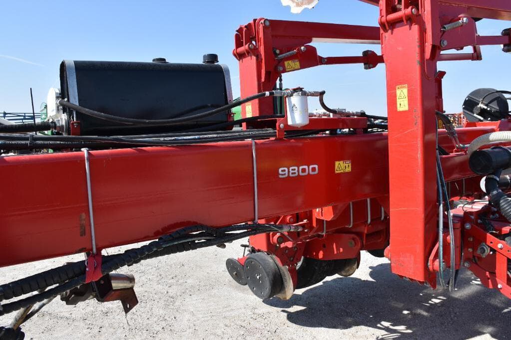 Tractor Zoom - White 9800