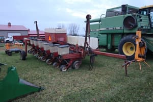 International Harvester 800 Lot No. 270 Planting For Sale with 8 Rows ...