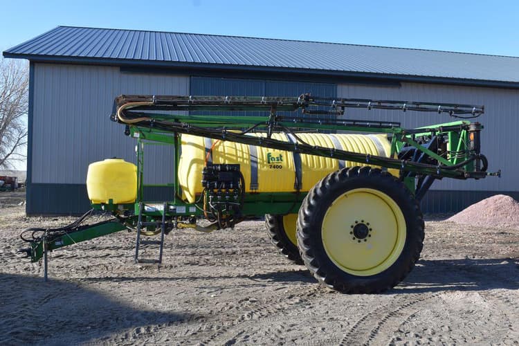 Fast 7400 Chemical Applicators Sprayers - Pull Type for Sale | Tractor Zoom
