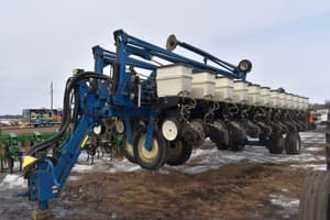 SOLD - Kinze 3700 Lot No. 47a Planting with 24 Rows | Tractor Zoom