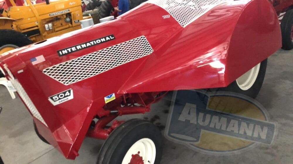 Tractor Zoom - International Harvester 504