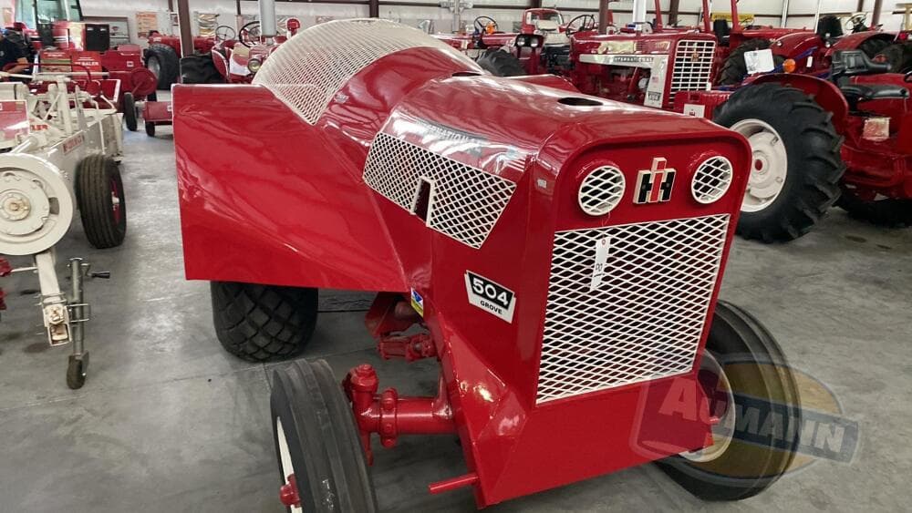 Tractor Zoom - International Harvester 504