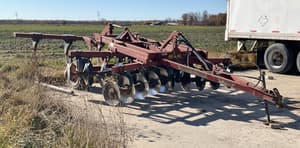 SOLD - M&W Earthmaster 1165 Lot No. 1302392 Tillage with --- Shanks ...