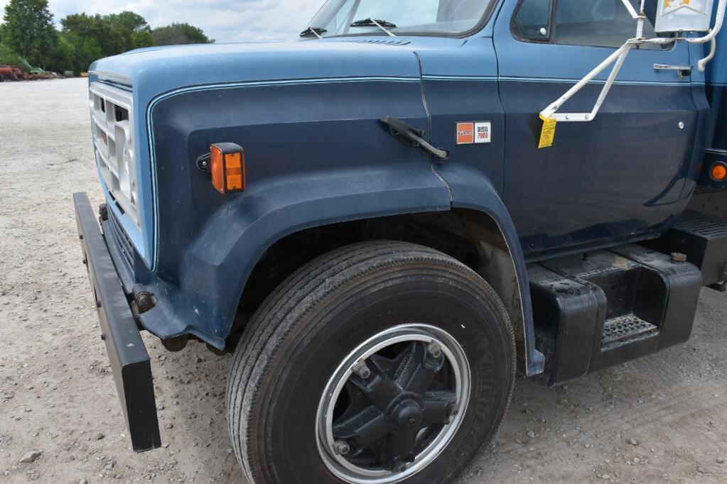 Tractor Zoom - 1983 GMC 7000