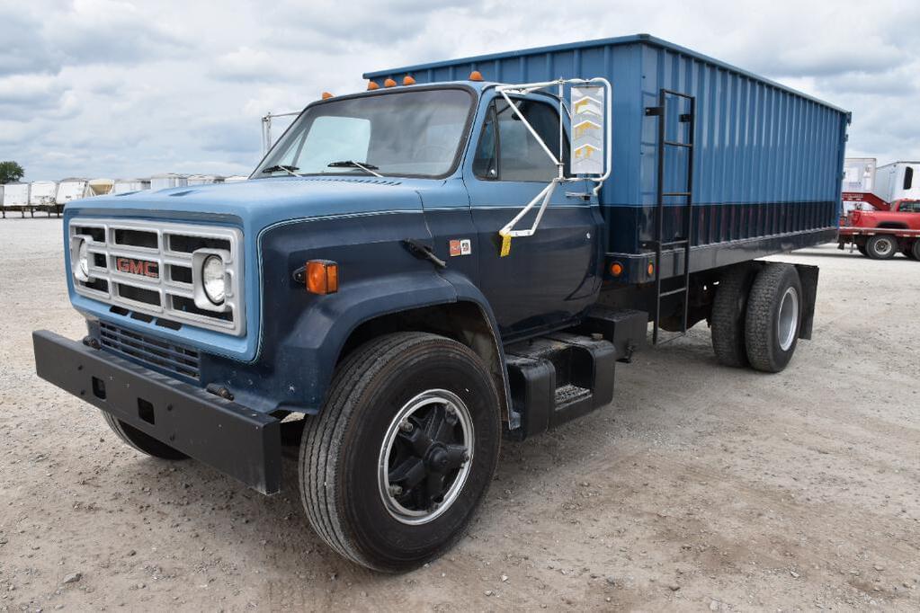 Tractor Zoom - 1983 GMC 7000