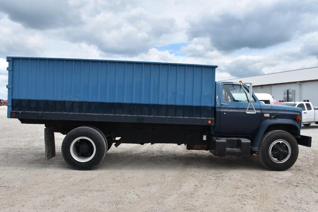 Tractor Zoom - 1983 GMC 7000