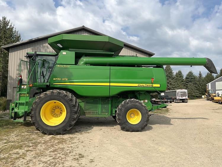 SOLD - 2009 John Deere 9770 STS Combines Class 7 | Tractor Zoom