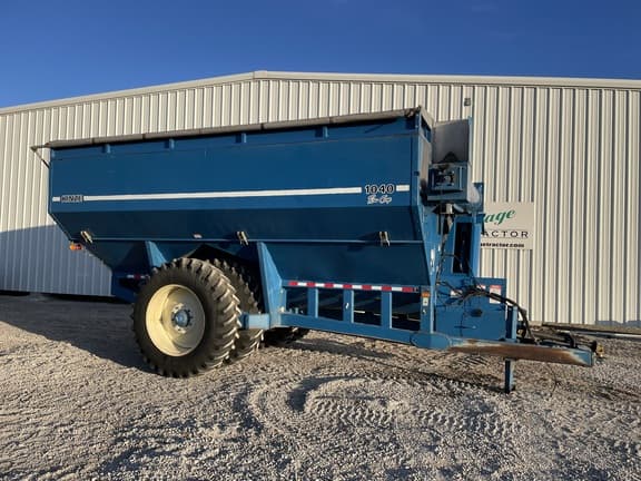 Kinze 1040 Harvesting Grain Carts for Sale | Tractor Zoom