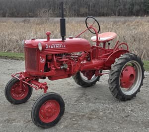 SOLD - 1947 Farmall Cub Lot No. 76453 Tractors with 12 HP | Tractor Zoom