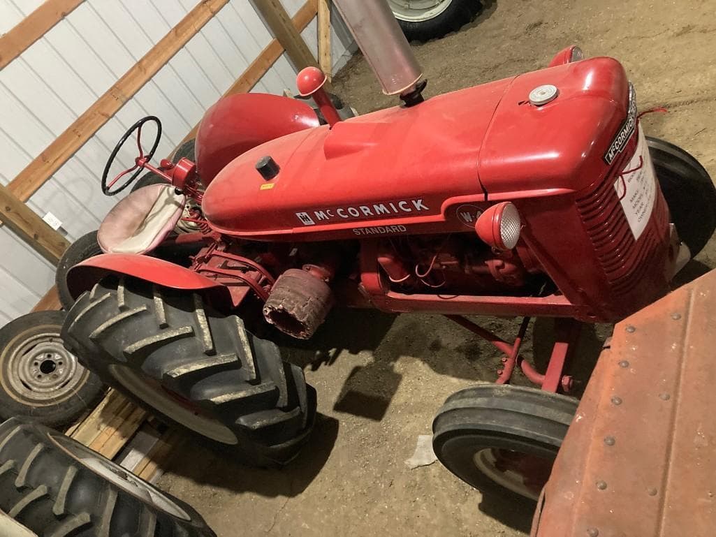 Tractor Zoom - 1947 McCormick-Deering W-4