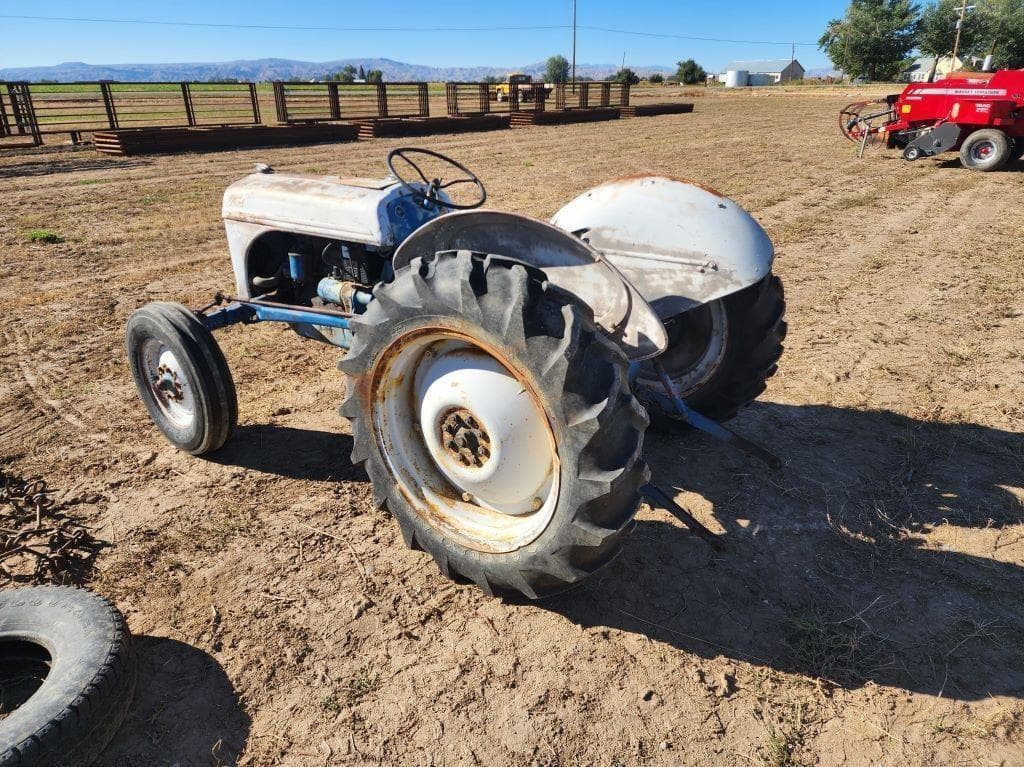 Tractor Zoom - 1949 Ford 8N