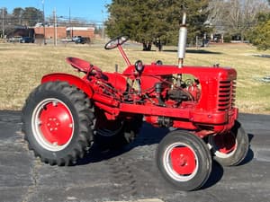 SOLD - 1949 Leader D Lot No. 6261860 Tractors with 31 HP | Tractor Zoom