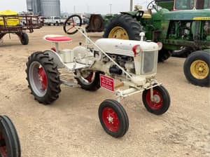SOLD - 1950 Farmall Cub Lot No. 30061 Tractors with 12 HP | Tractor Zoom