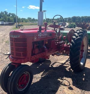 SOLD - 1952 Farmall H Lot No. 117 Tractors with 26 HP | Tractor Zoom