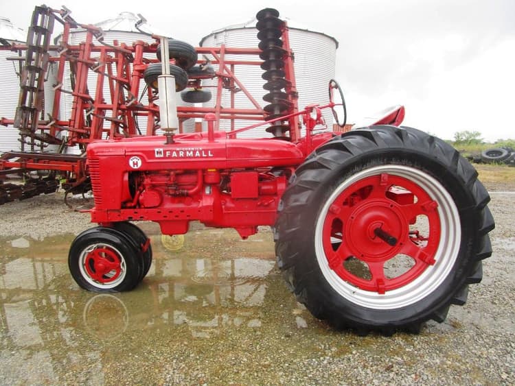 SOLD - 1953 Farmall Super H Tractors Less than 40 HP | Tractor Zoom