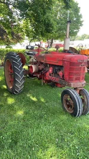 SOLD - 1953 Farmall Super H Lot No. 2062 Tractors with 32 HP | Tractor Zoom
