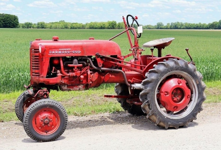 SOLD - 1955 Farmall Cub Lot No. 27 Tractors with 12 HP | Tractor Zoom