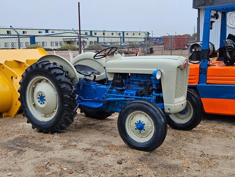 SOLD - 1955 Ford 600 Tractors Less than 40 HP | Tractor Zoom