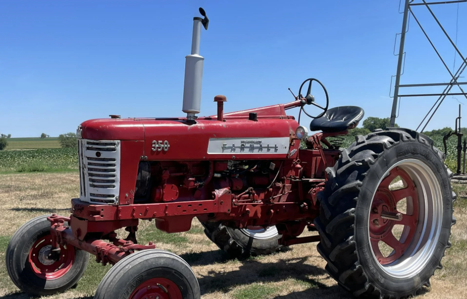SOLD - 1957 Farmall 350 Lot No. 98e33035-1a4e-11ed-8bec-0246304ce823 ...