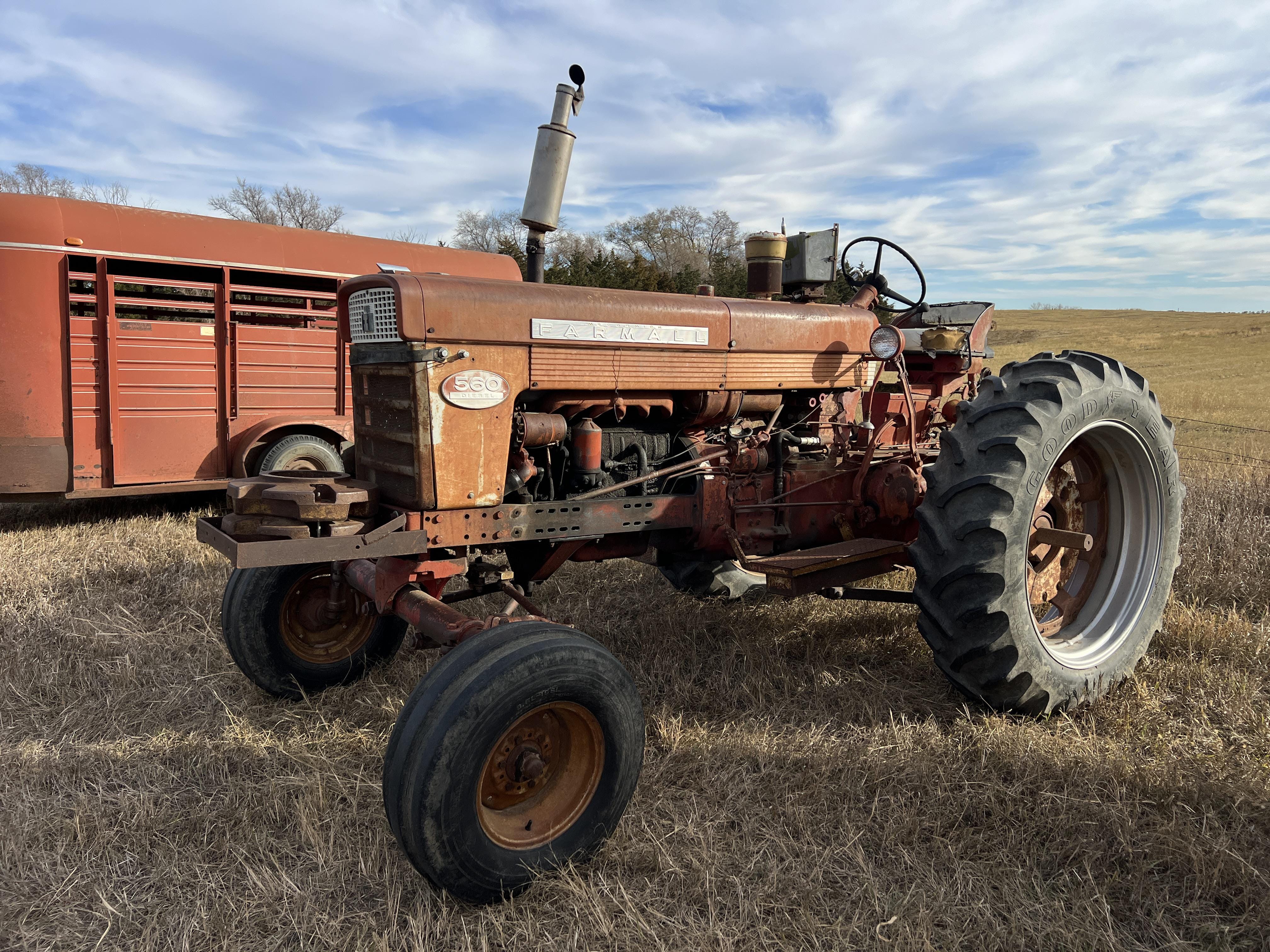 SOLD - 1963 Farmall 560 Lot No. 7628 Tractors with --- Hrs | Tractor Zoom