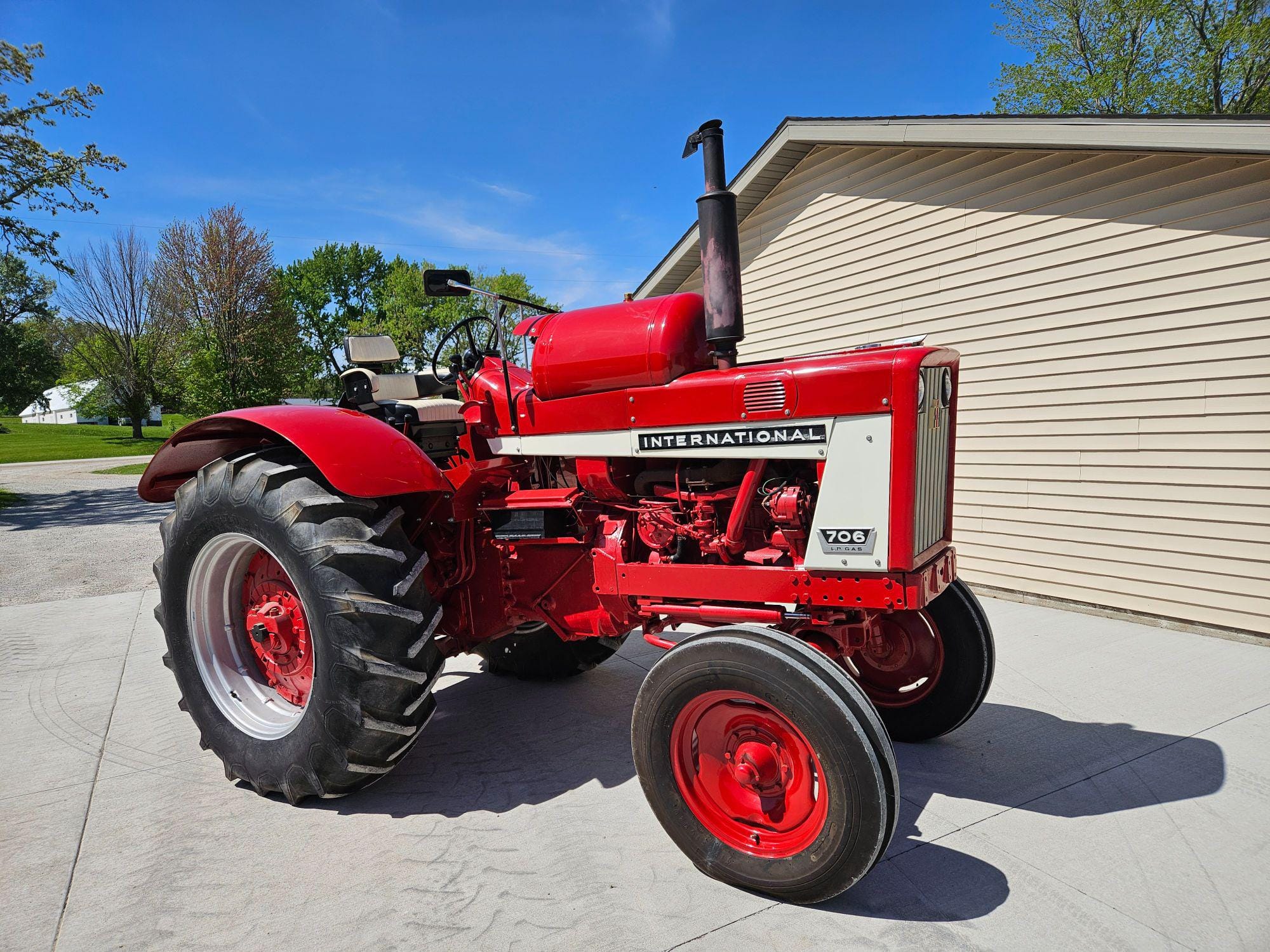 SOLD - 1966 International Harvester 706 Lot No. 6533762 Tractors with ...