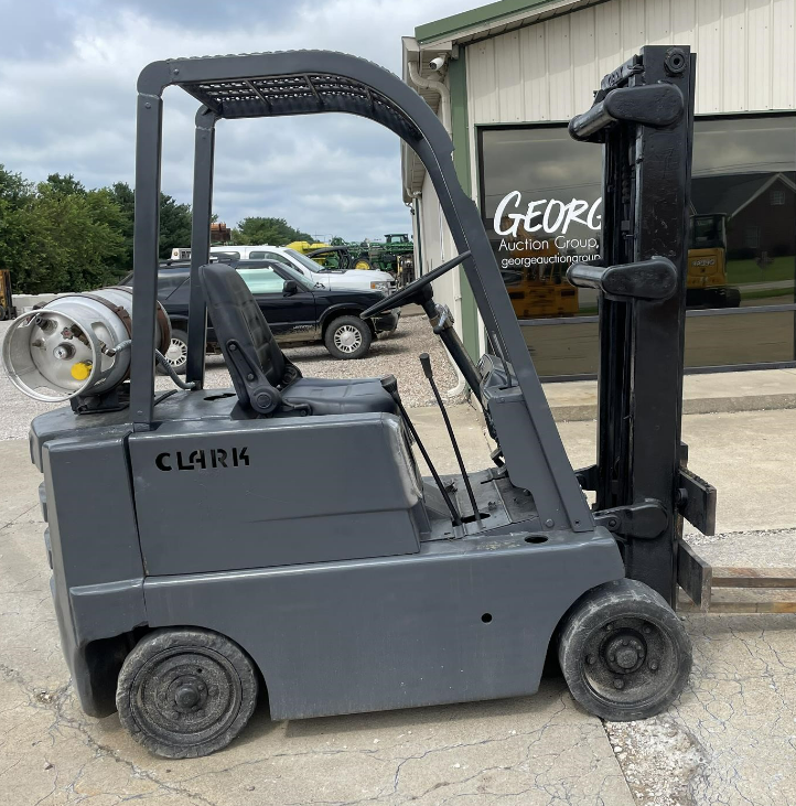 SOLD - 1971 Clark CF40B Lot No. ddc3d215-175c-11ed-9544-0246304ce823 ...