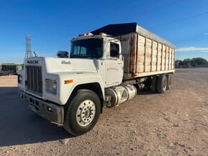 SOLD - 1972 Mack R685 Lot No. 294102 Other Equipment with 275,327 mi ...