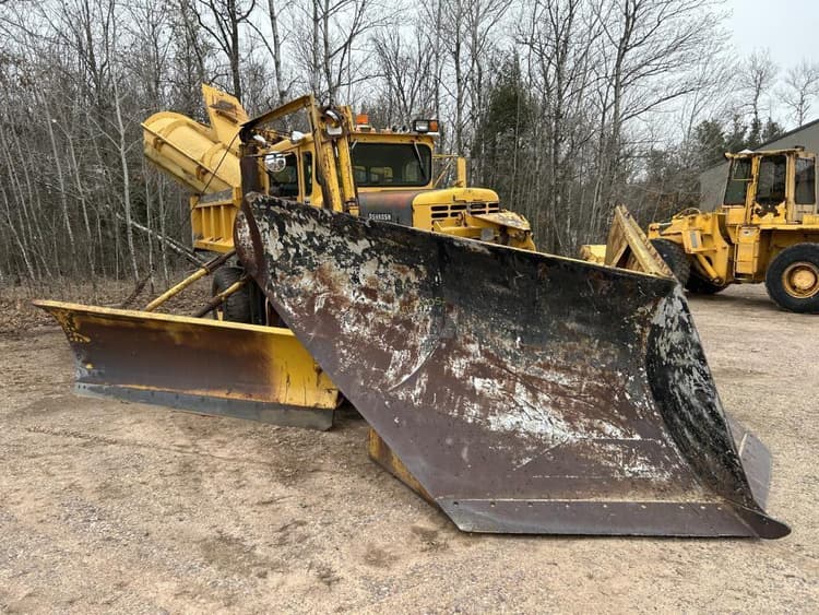 1973 Oshkosh P2025-1E1 Other Equipment Trucks for Sale | Tractor Zoom