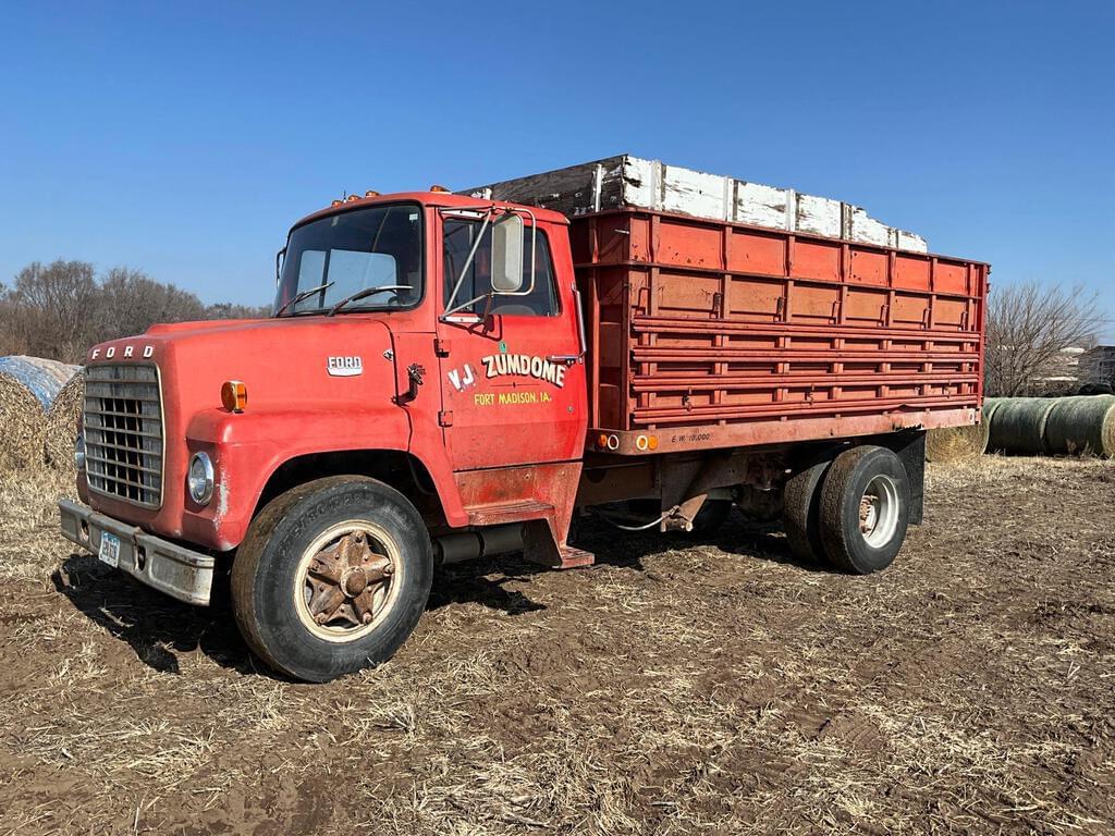 Tractor Zoom - 1974 Ford F-750