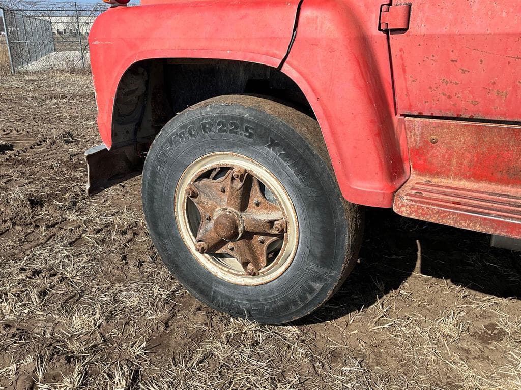 Tractor Zoom - 1974 Ford F-750