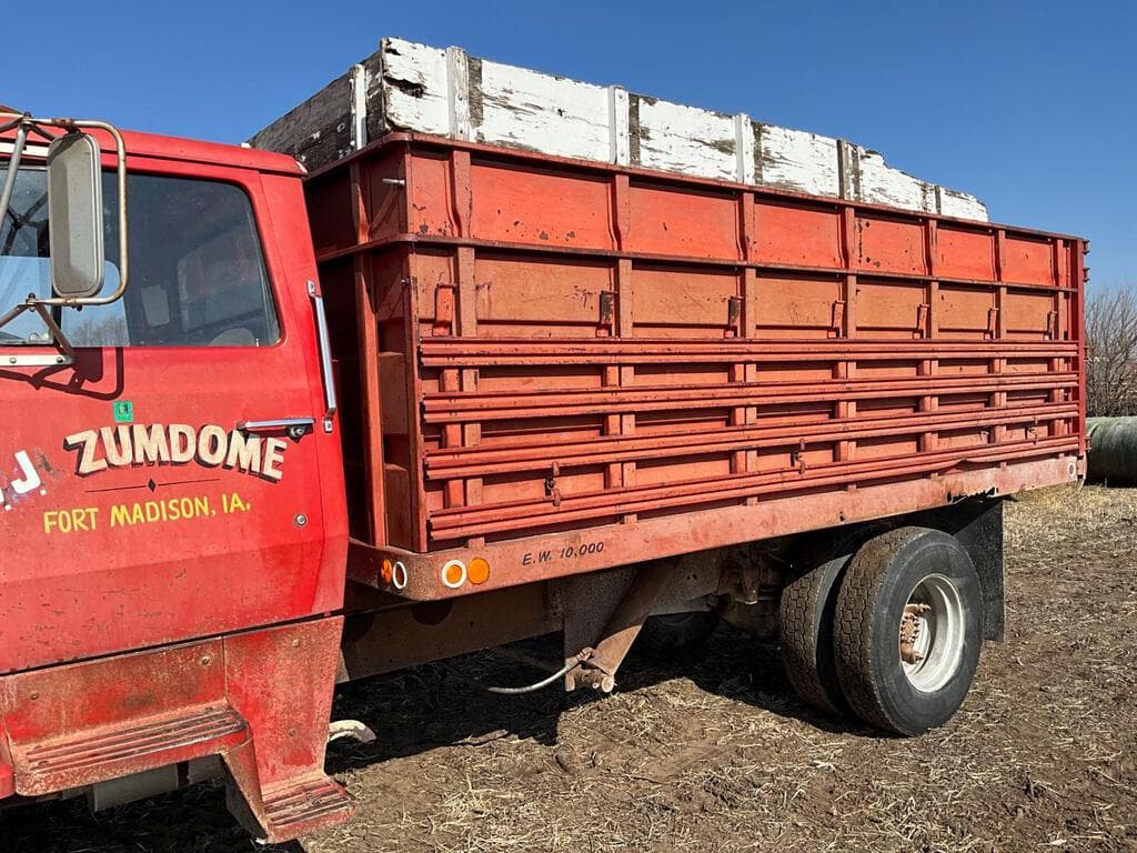 Tractor Zoom - 1974 Ford F-750