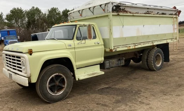 SOLD - 1975 Ford 700 Lot No. 4a88ff9a-cfbb-11ec-ab1c-0246304ce823 Other ...