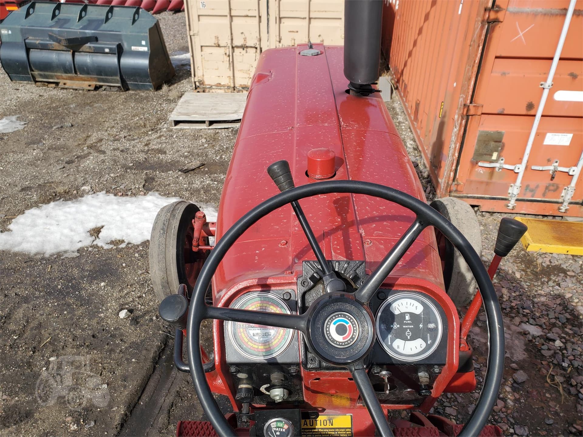 Tractor Zoom - 1975 International Harvester 666