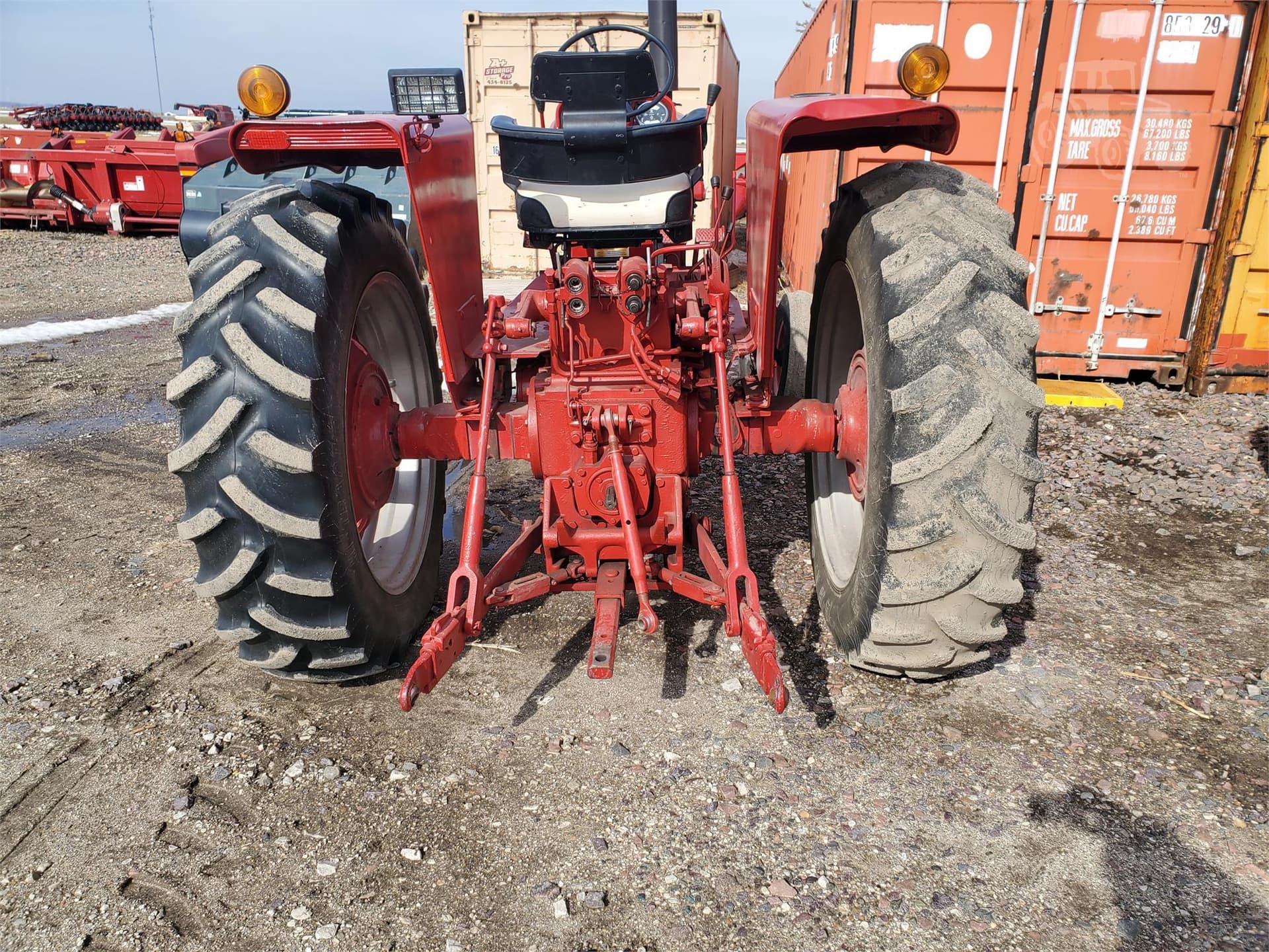 Tractor Zoom - 1975 International Harvester 666