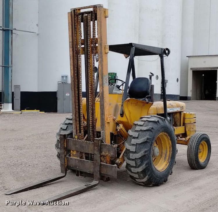 SOLD - 1975 John Deere 380 Construction Forklifts | Tractor Zoom