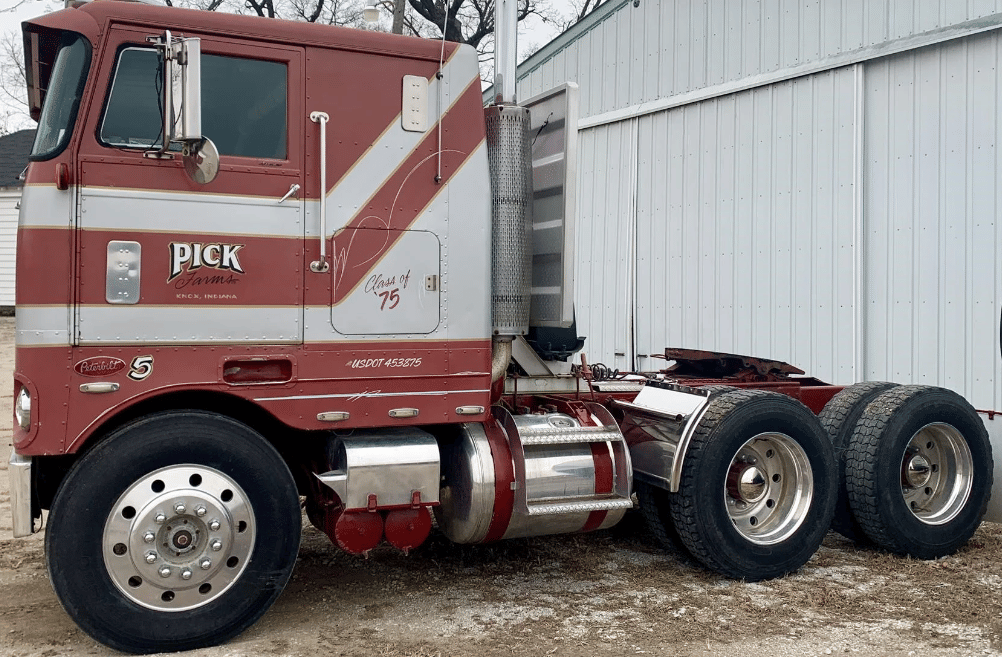 Tractor Zoom - 1975 Peterbilt 352