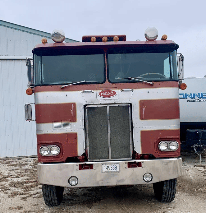 Tractor Zoom - 1975 Peterbilt 352