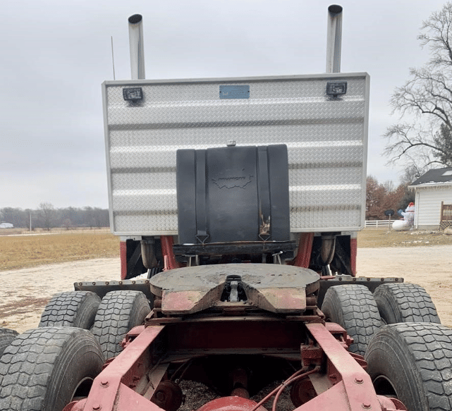 Tractor Zoom - 1975 Peterbilt 352