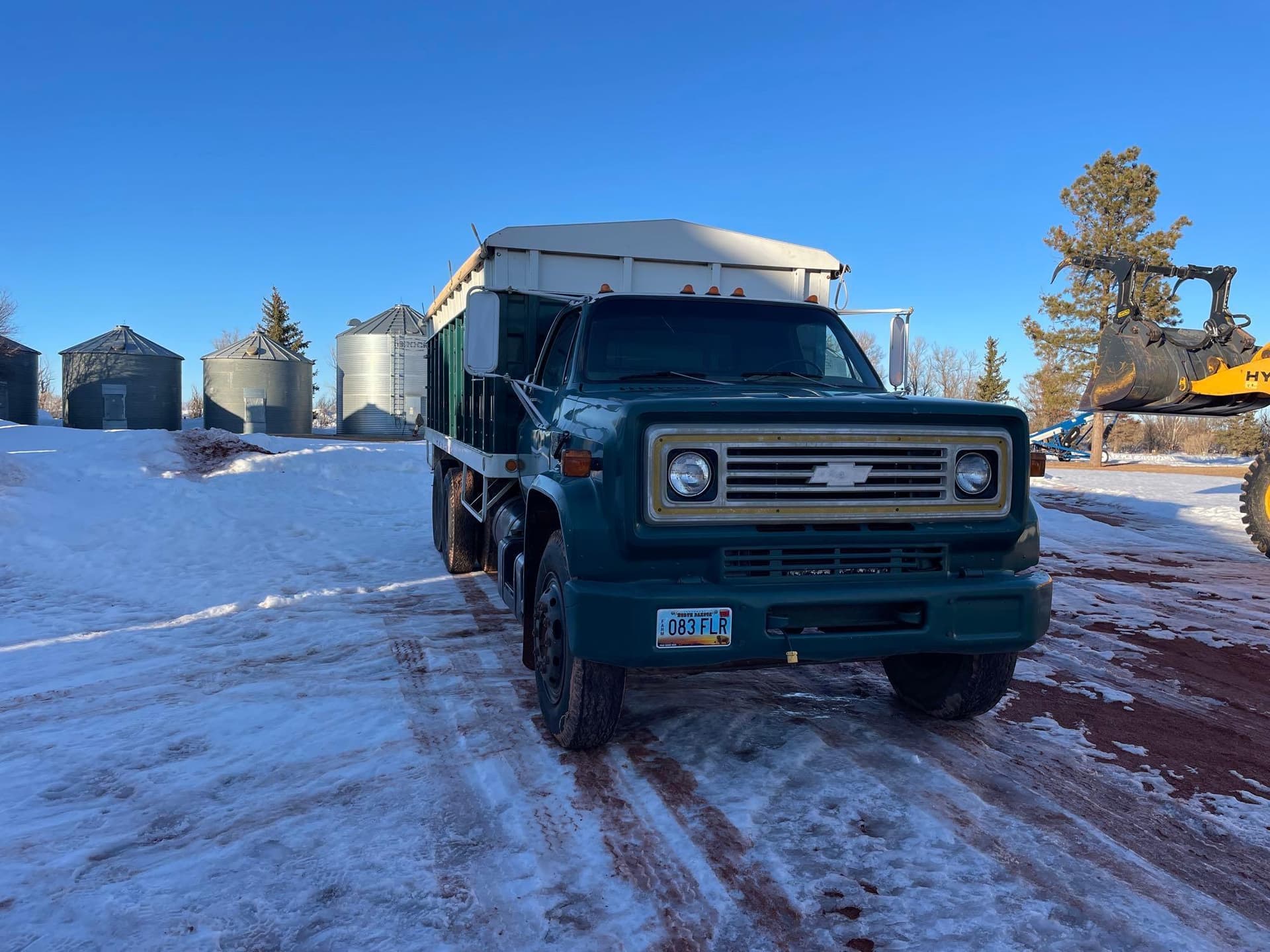 Tractor Zoom - 1976 Chevrolet C65