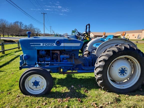 SOLD - 1976 Ford 2600 Tractors Stock No. 538420 | Tractor Zoom