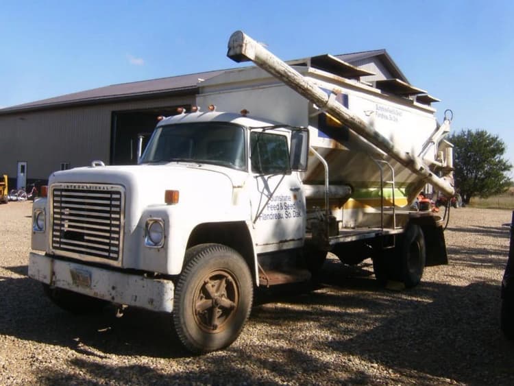 SOLD - 1976 International 1700 Other Equipment Trucks | Tractor Zoom