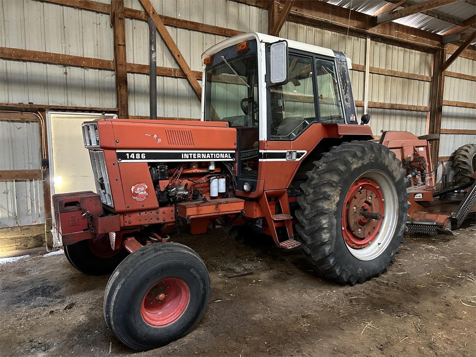 Tractor Zoom - 1979 International Harvester 1486