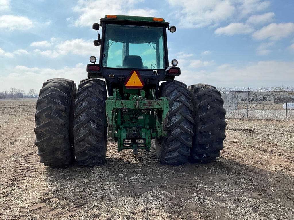 Tractor Zoom - 1980 John Deere 4640