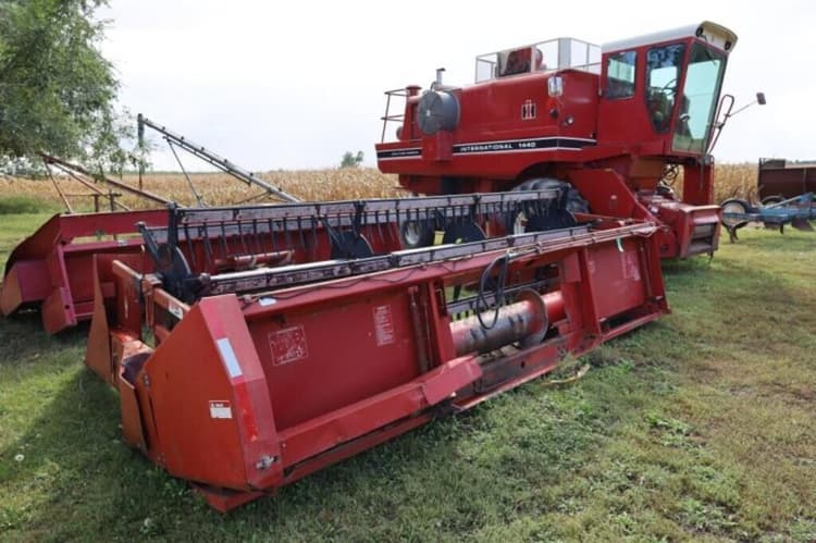 1981 Case IH 820 Harvesting Headers - Platform for Sale | Tractor Zoom