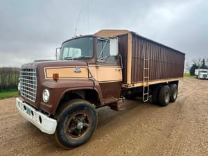 SOLD - 1982 Ford F-800 Lot No. 19 Other Equipment with --- mi | Tractor ...