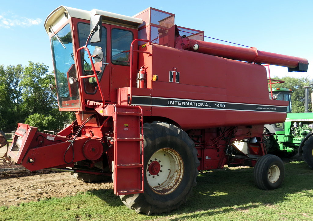 SOLD - 1982 International Harvester 1460 Combines with 4,700 Hrs ...