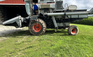 SOLD - 1983 Gleaner F3 Combines with 1,722 Hrs | Tractor Zoom