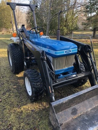 Tractor Zoom - 1984 Ford 1310